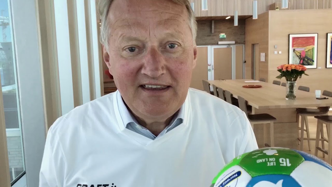 Sommerens viktigste fotballkamp - Rune Bjerke - YouTube