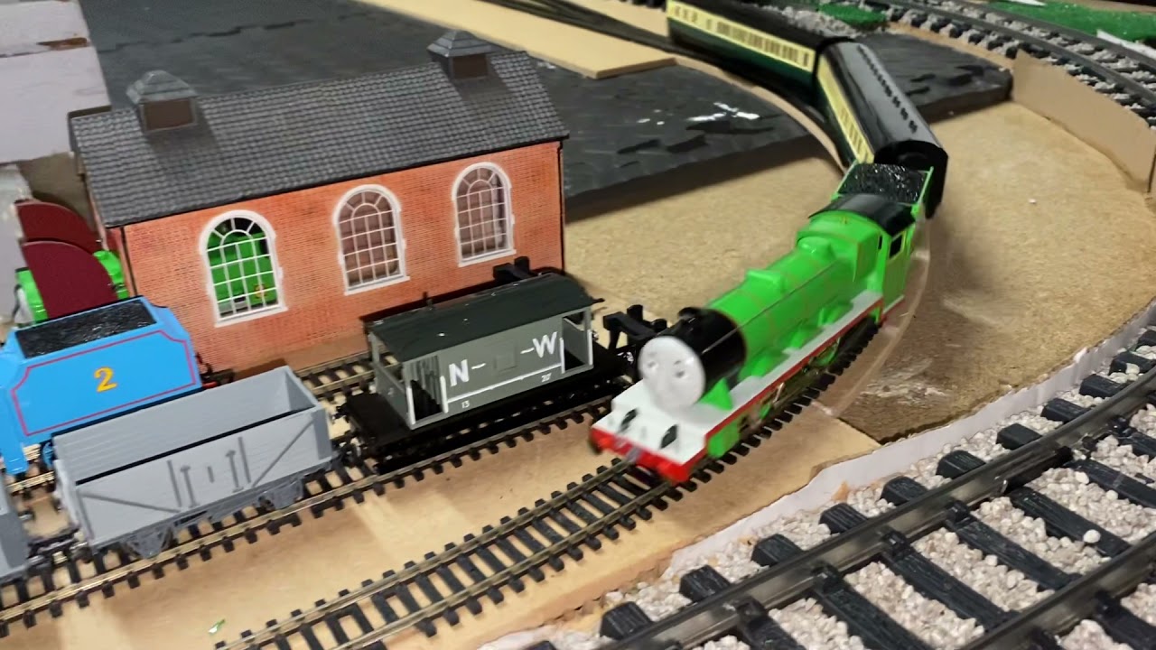 HENRY PULLING GORDONS EXPRESS COACHES. BACHMANN THOMAS AND FRIENDS ...