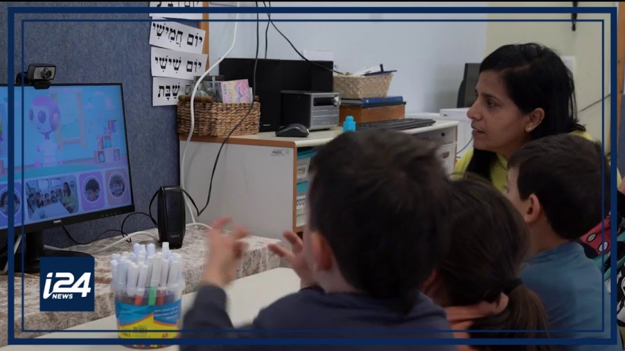 Israeli schools use AI to teach kindergarten to students - YouTube