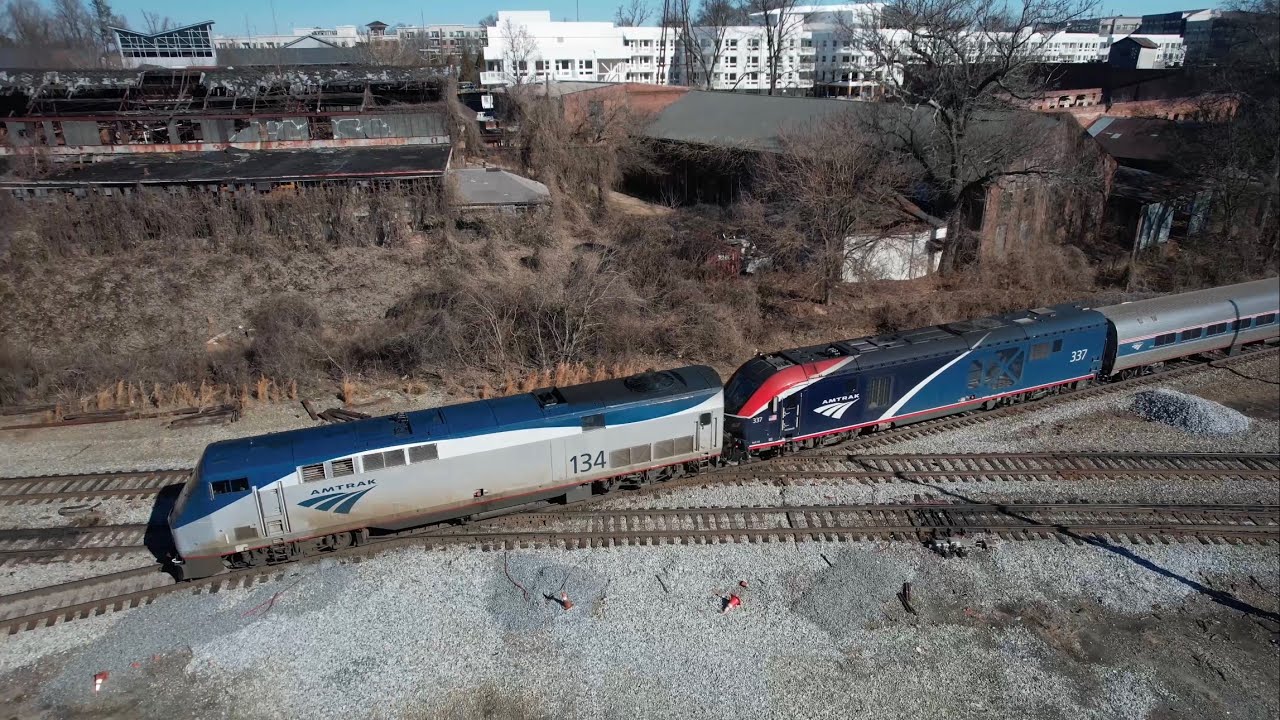 Multiple Freights, Stacks and a Late Amtrak on a Windy 15 Degree Day in ...