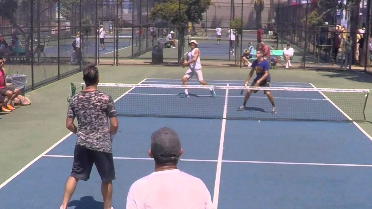 Amazing Pop Tennis Return of Serve by Derrick Rostagno - YouTube
