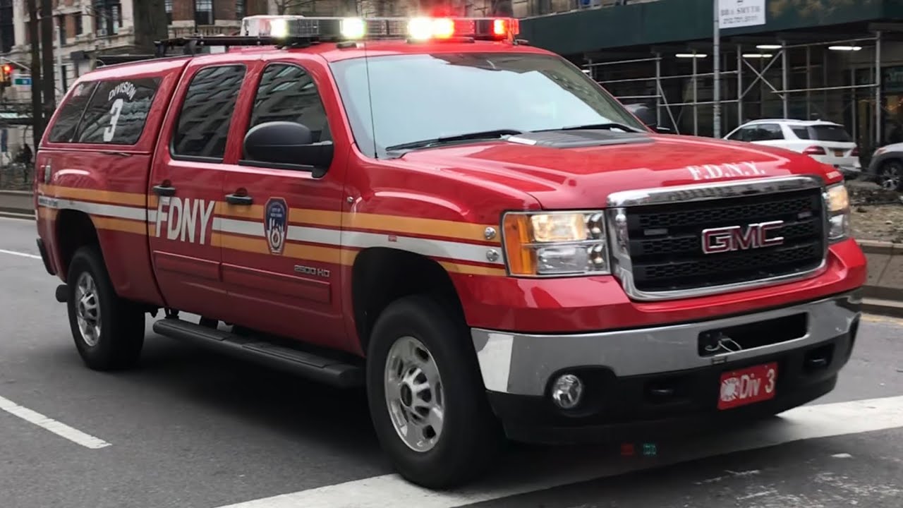 FDNY DIVISION 3 CHIEF & FDNY DIVISION 3 MESSENGER RESPONDING TO A 10-77 ...