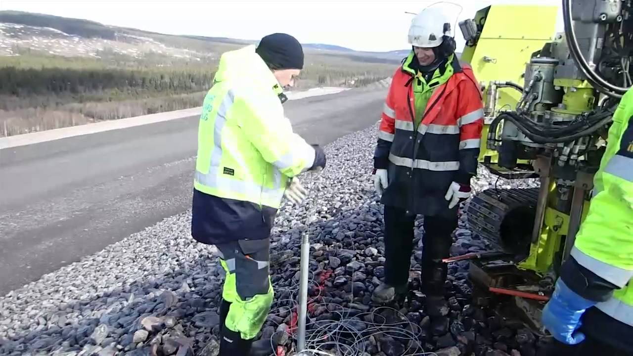 Drilling for instrumentation casing: Extracting the inner flow tube ...