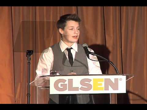Emmett Patterson accepts Student Advocate award - YouTube