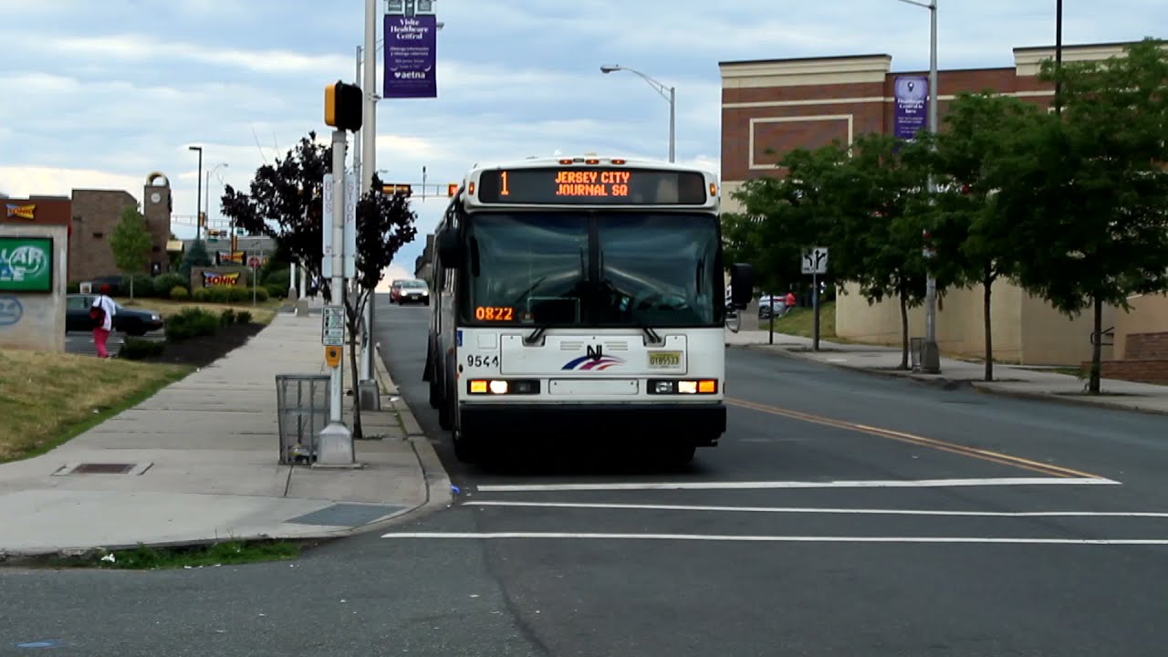 NJT: Neoplan AN-459 Transliner Artic Routes 1 & 25 @ Springfield Avenue ...