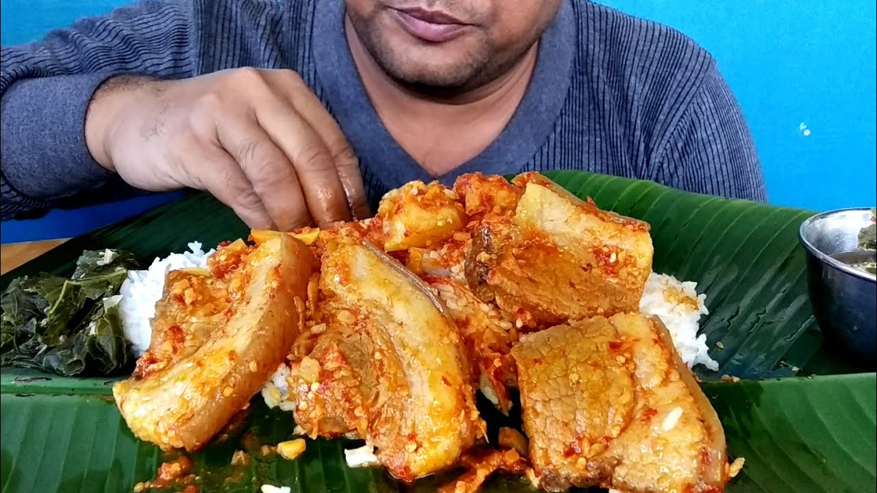 Spicy pork ribs eating | pork ribs with bamboo shoots eating with rice ...