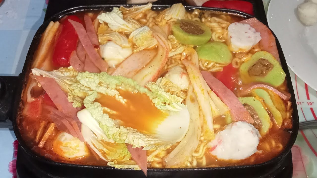 cooking ramyun noodle soup - YouTube
