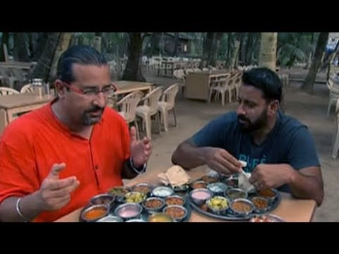 Rocky, Mayur enjoy a relaxed meal in Shrivardhan - YouTube