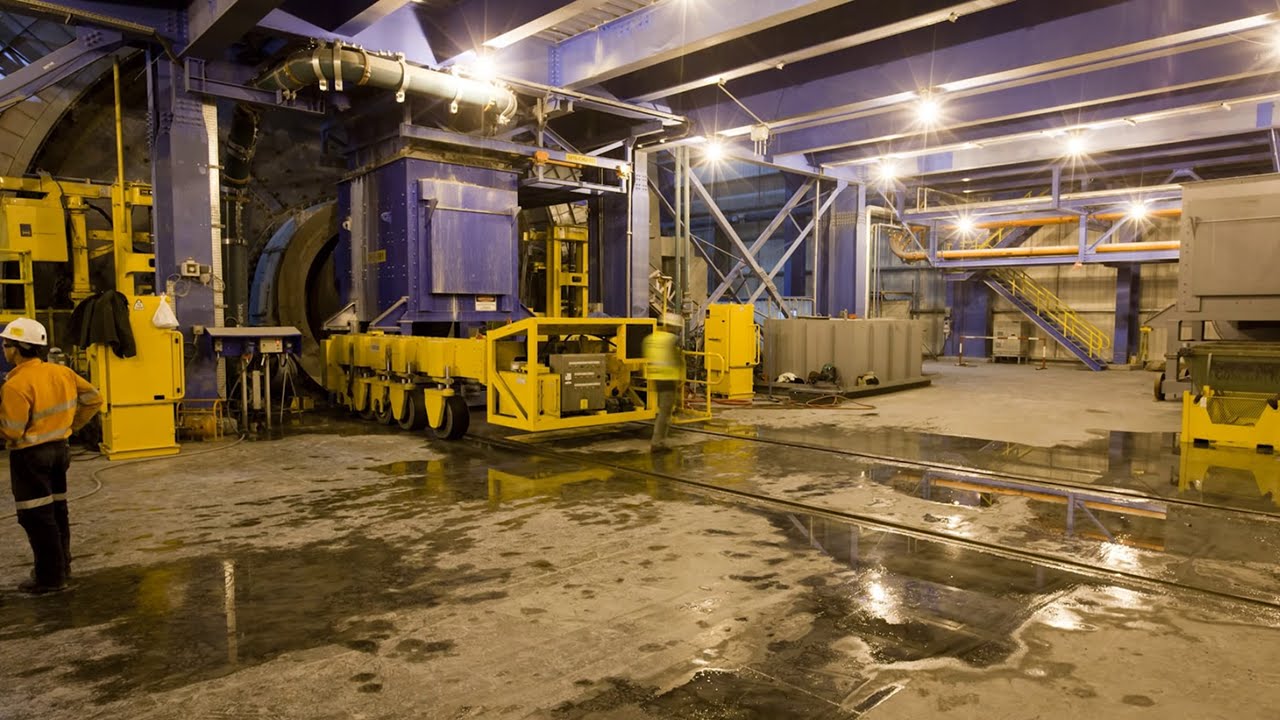 RUSSELL Multi-Wheel Feed Chute Transporter - YouTube