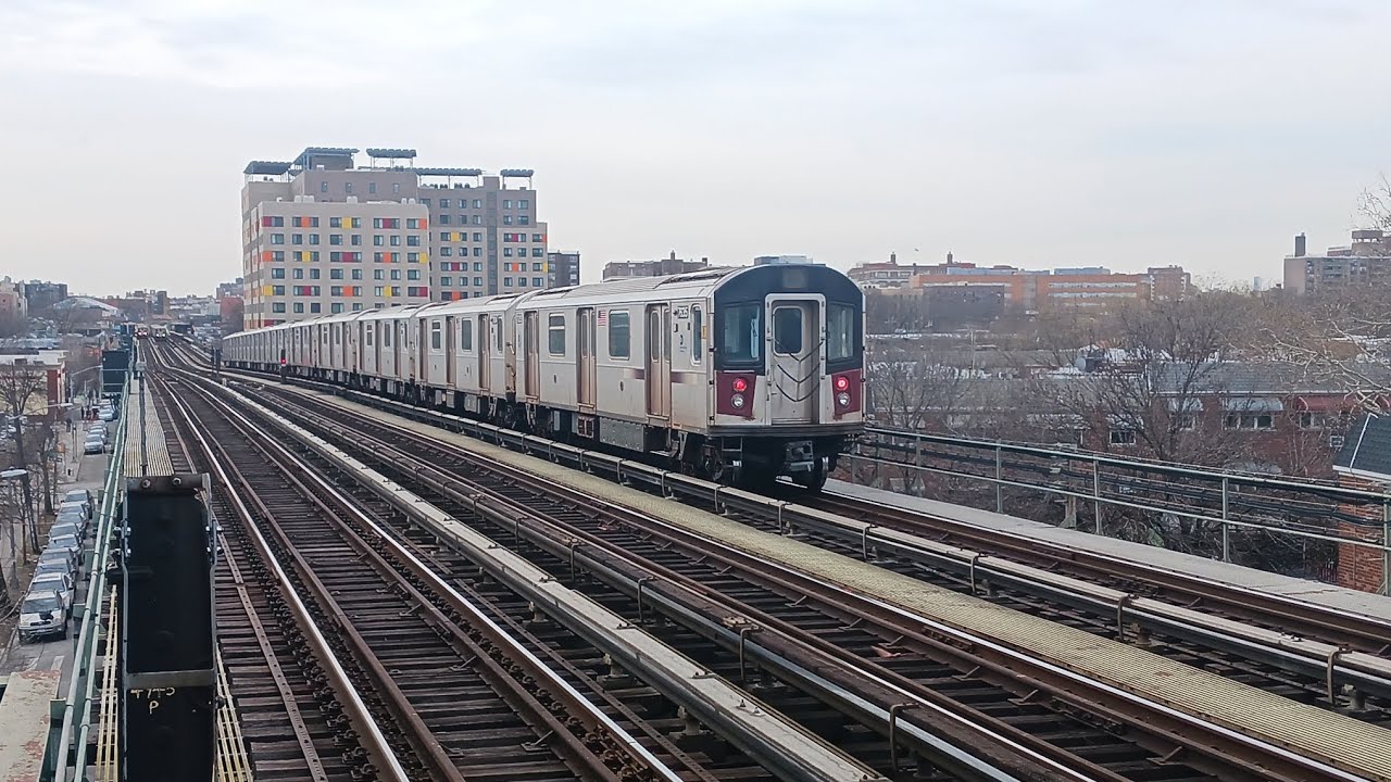 R62A and R142A Action at St Lawrence Ave - YouTube