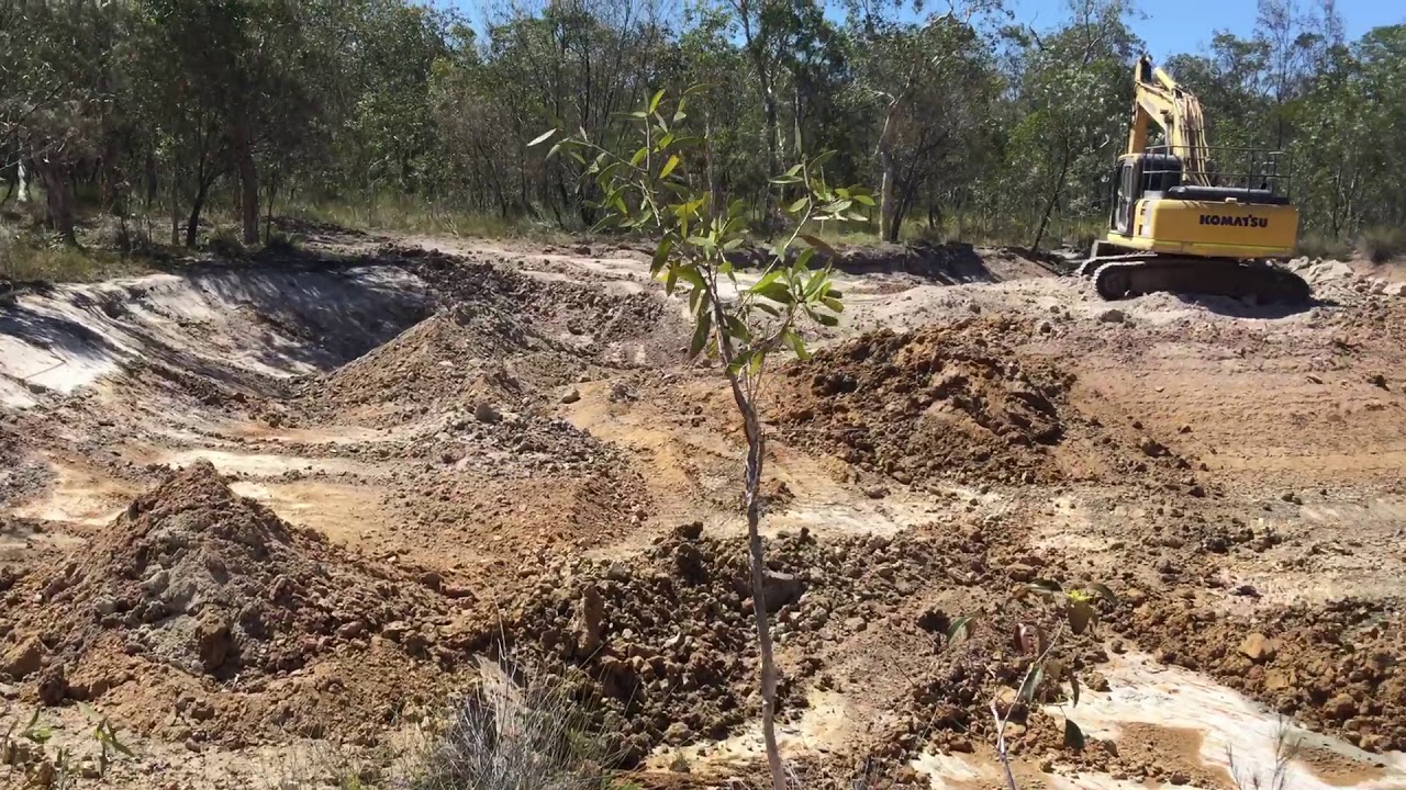 Dam digging and cleaning out in Agnes Water - YouTube