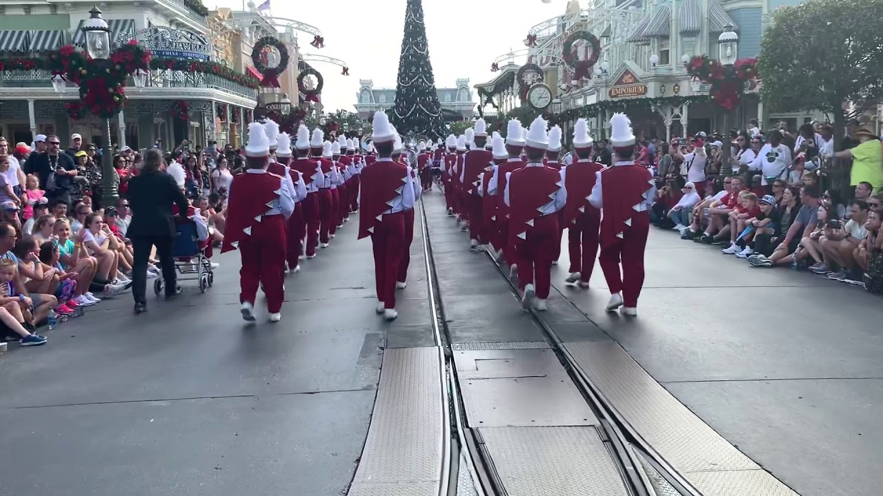 WHS Marching Band - Disney Parade 12/31/18 - YouTube