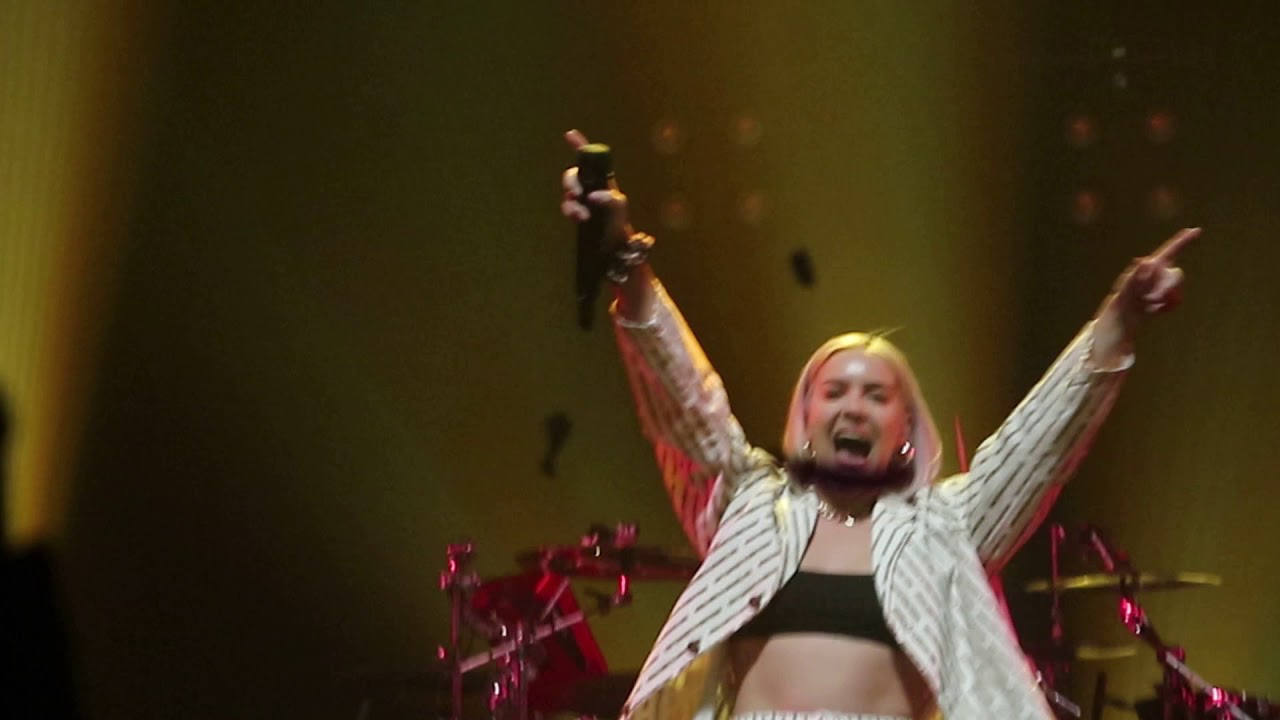 190413 Anne-Marie Live in Seoul - Perfect to me - YouTube