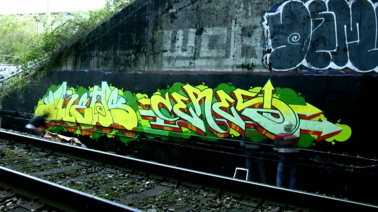 Akews & Ceres timelapse graffiti - YouTube