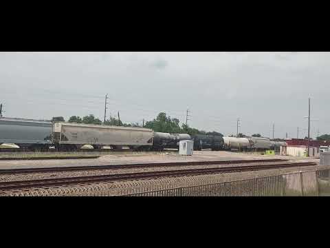 UP 5065 SD70M leads mixed freight train, Rosenberg TX 2023 - YouTube