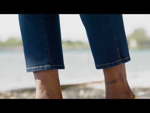 DG2 by Diane Gilman Coolmax Stretch Denim Essential Crop...