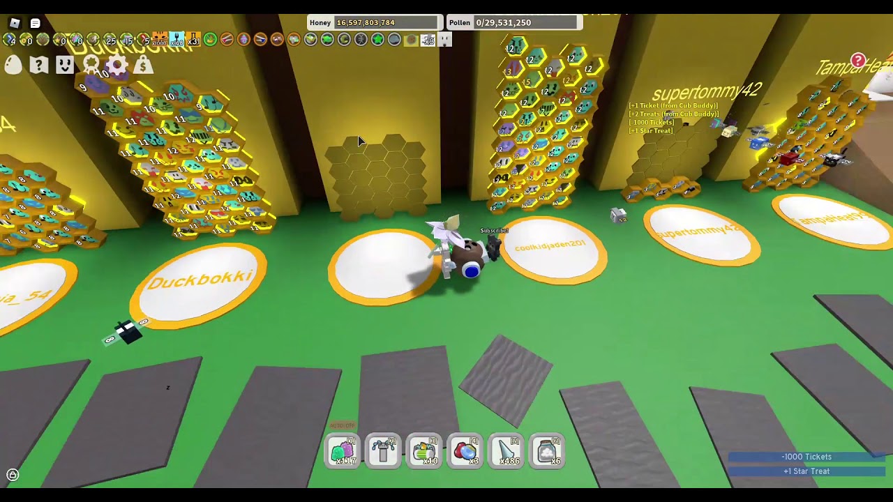 Getting Gifted Gummy Bee + Hive Change | Roblox Bee Swarm - YouTube