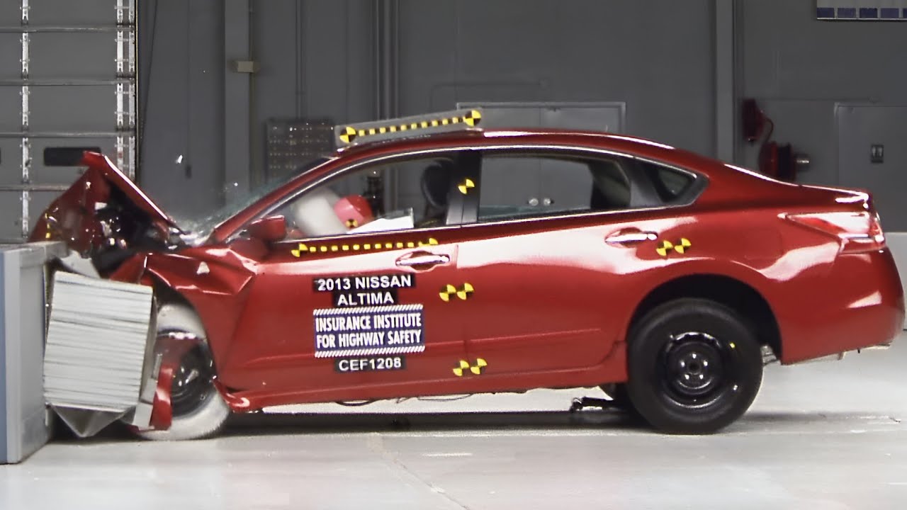 2013 Nissan Altima original moderate overlap crash test (extended ...