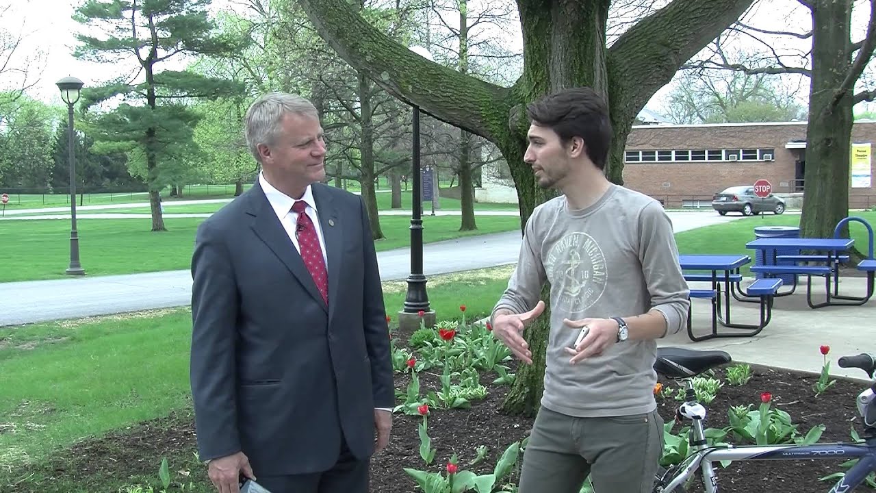 Big Man on Campus: How to take a selfie - YouTube