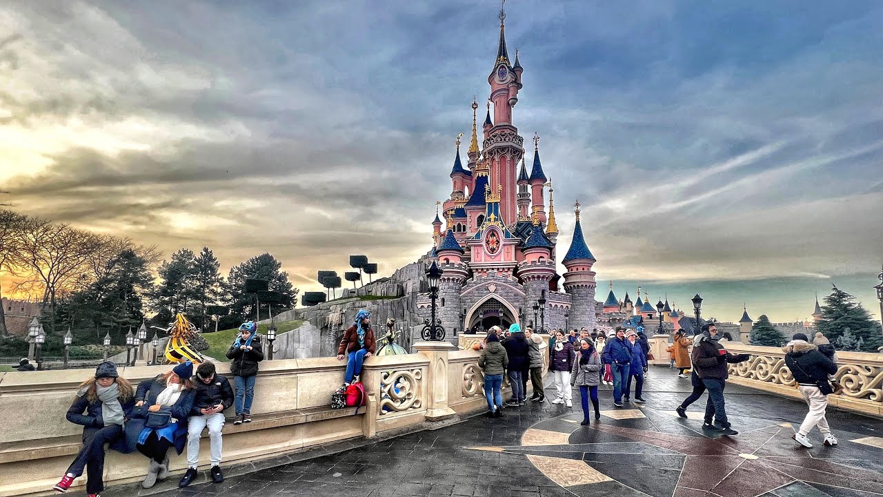 Disney Land Paris - YouTube