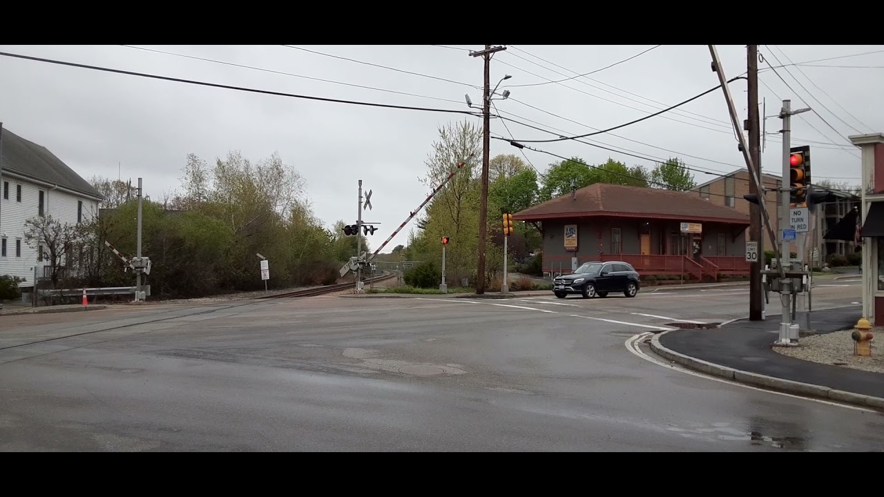 MBTA MPI HSP46 #2034 with horn salute!! - YouTube