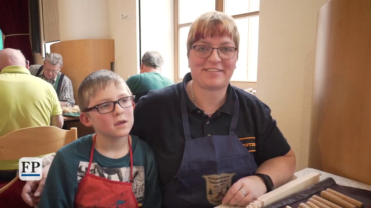 Erzgebirgische Schnitzertage in Annaberg-Buchholz - YouTube
