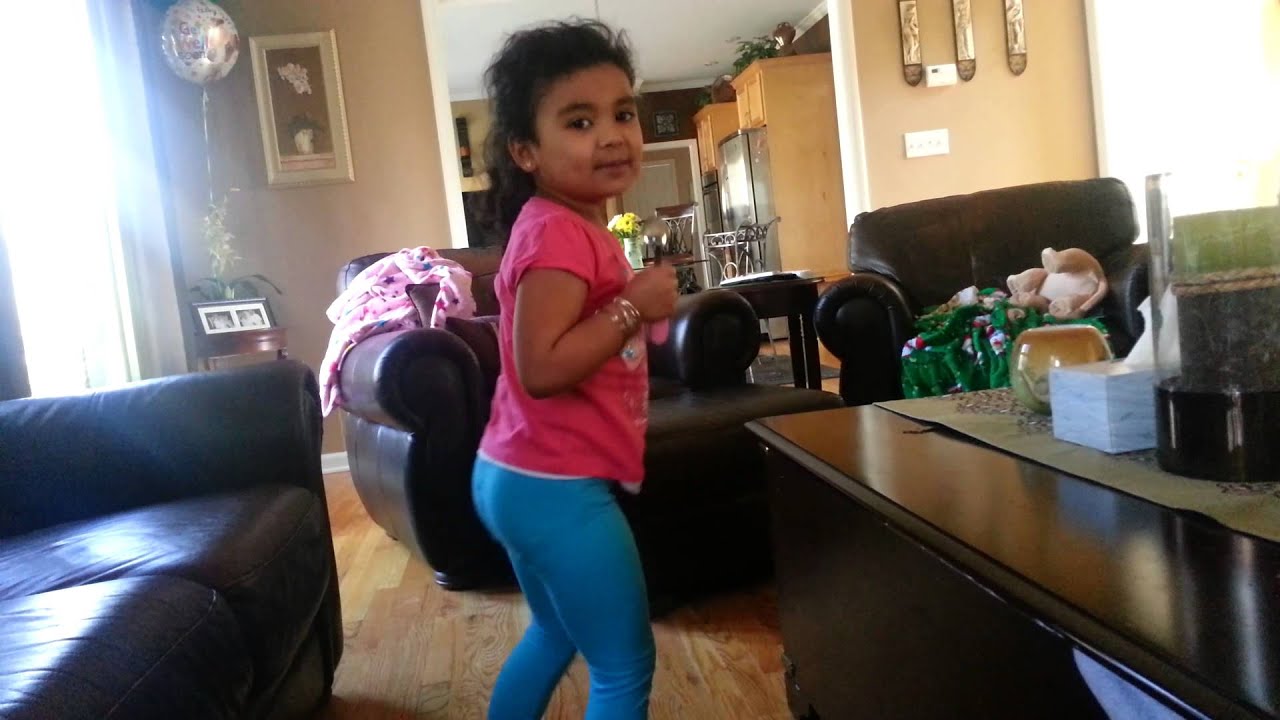 Superstar Kayla Singing Let it Go - YouTube