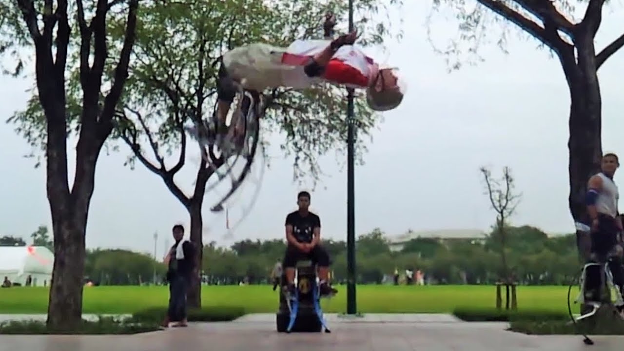 Extreme Back-Flip somersault by James R. ตีลังกาหลังง่ายมากกับ ...