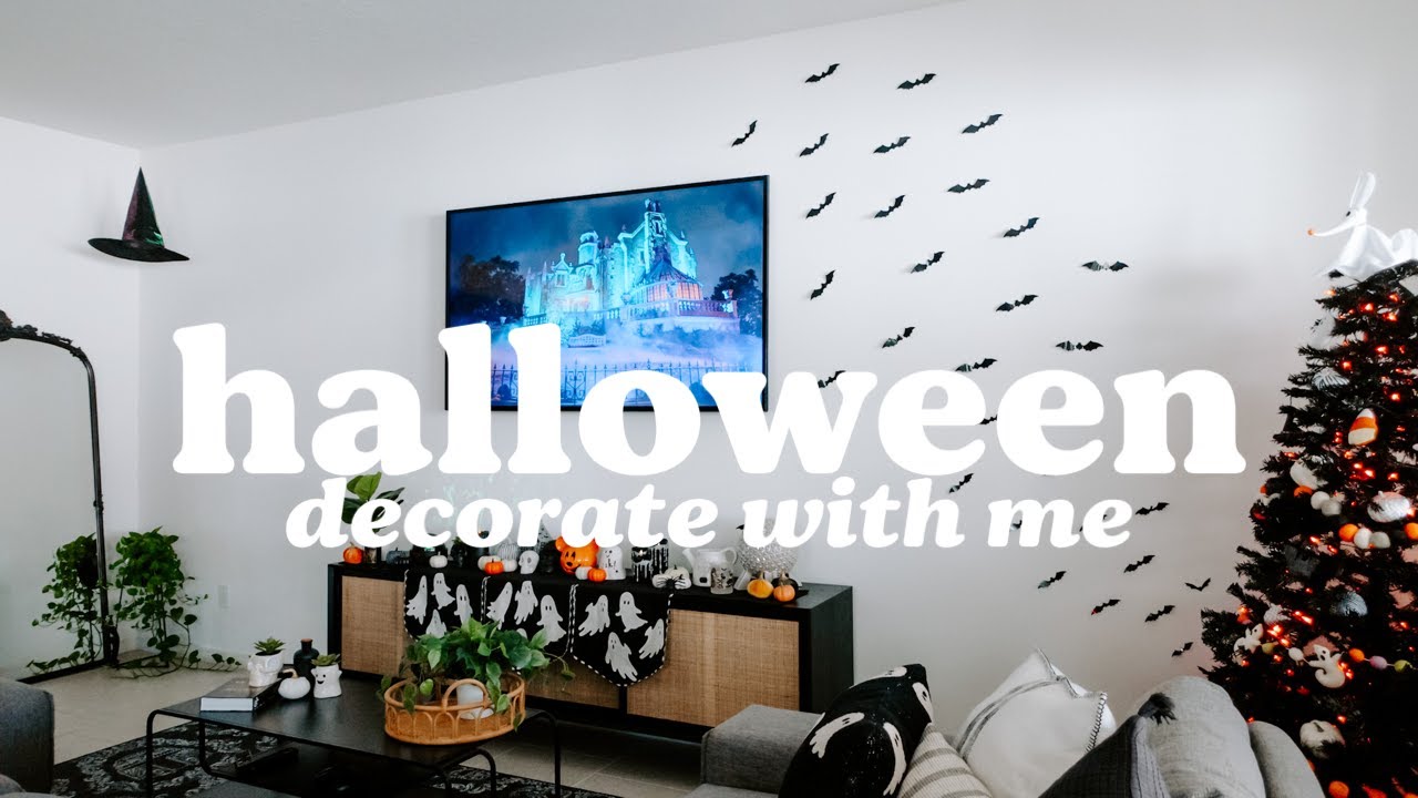 Decorate with me for Halloween! 👻 - YouTube