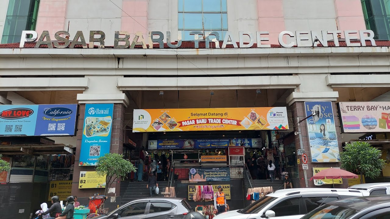 Walking around Pasar Baru Trade Center Bandung - YouTube