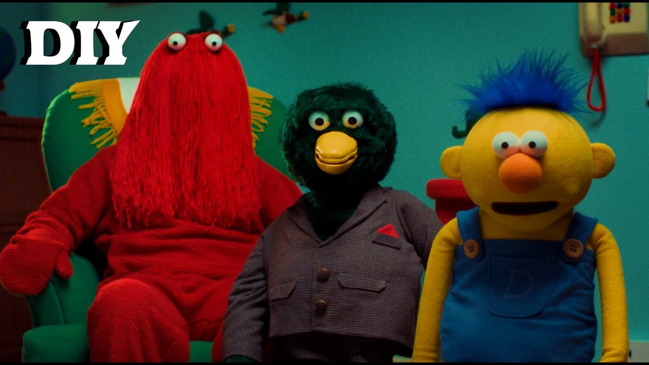 Don't Hug me I'm Scared | Red Guy Cosplay Tutorial - YouTube