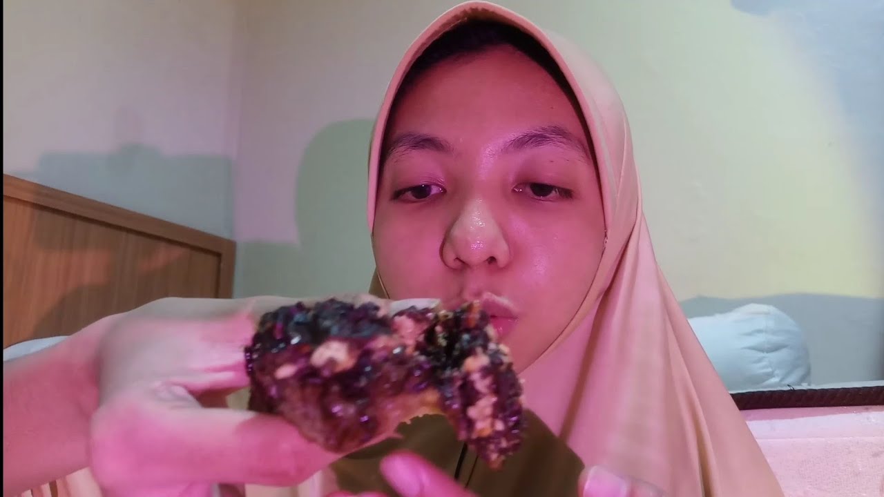 ASMR Martabak Manis - Indonesian Sweet Pancake (Extreme Eating Sounds) - YouTube