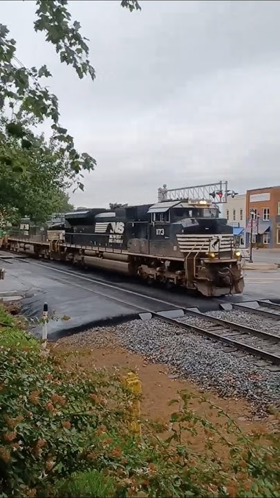 SUPER EMD SD70ACe "loud deep grinding horn blast, Rollin by" Norfolk Southern #1173 -#154 ...