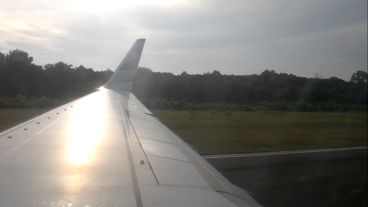 Garuda Indonesia Take Off At Sultan Syarif Kasim 2 Airport Pekanbaru ...