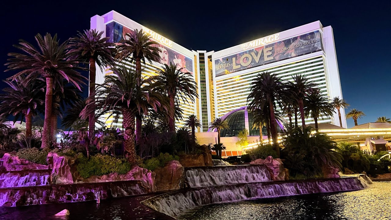 Iconic Volcano Eruption At The Mirage Las Vegas - YouTube
