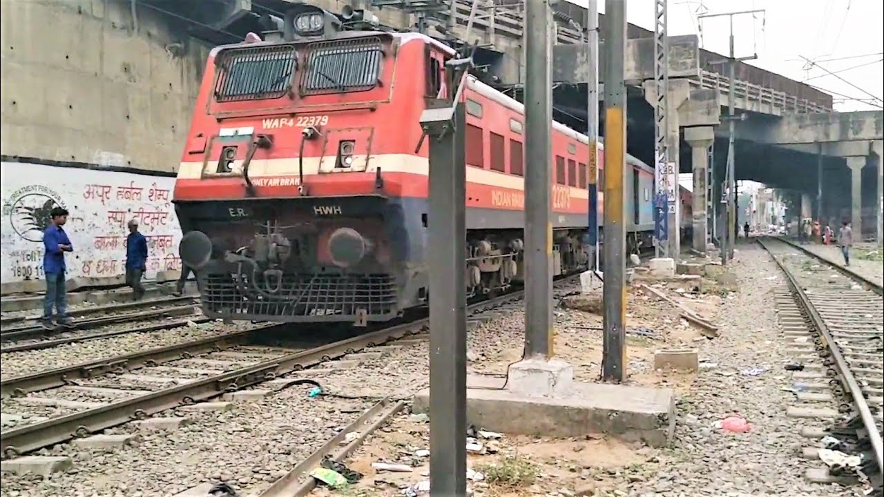 (12317) Akal Takht Express (Kolkata - Amritsar) With (HWH) WAP4 ...