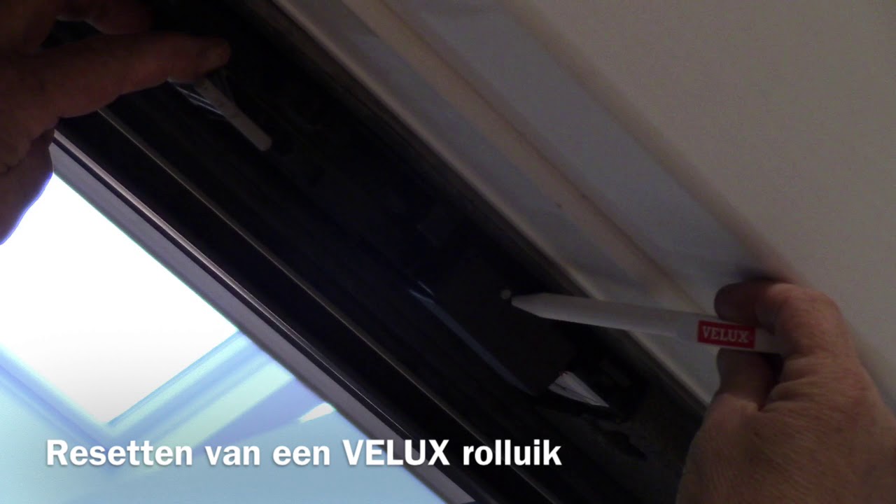 Resetten van een VELUX rolluik - YouTube