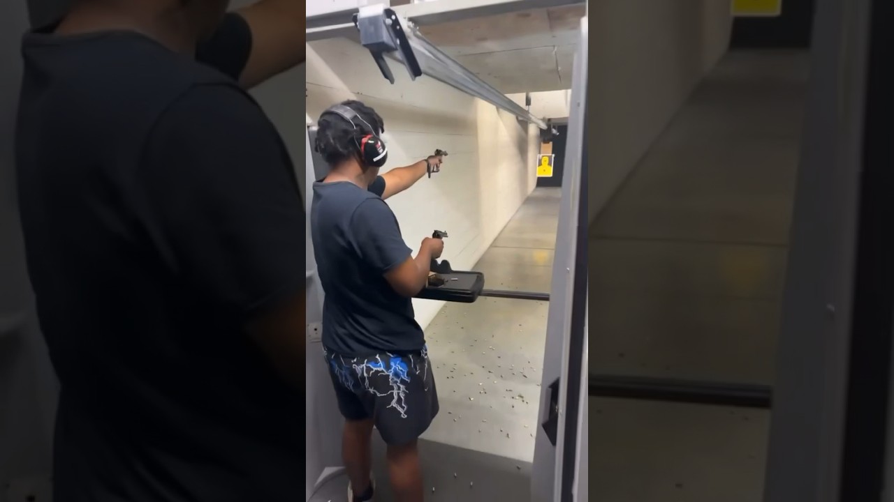 Dual wield revolvers - YouTube