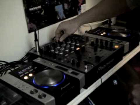 2 House Music Tunes - Pioneer CDJ 200 + DJM 700 using effects - YouTube