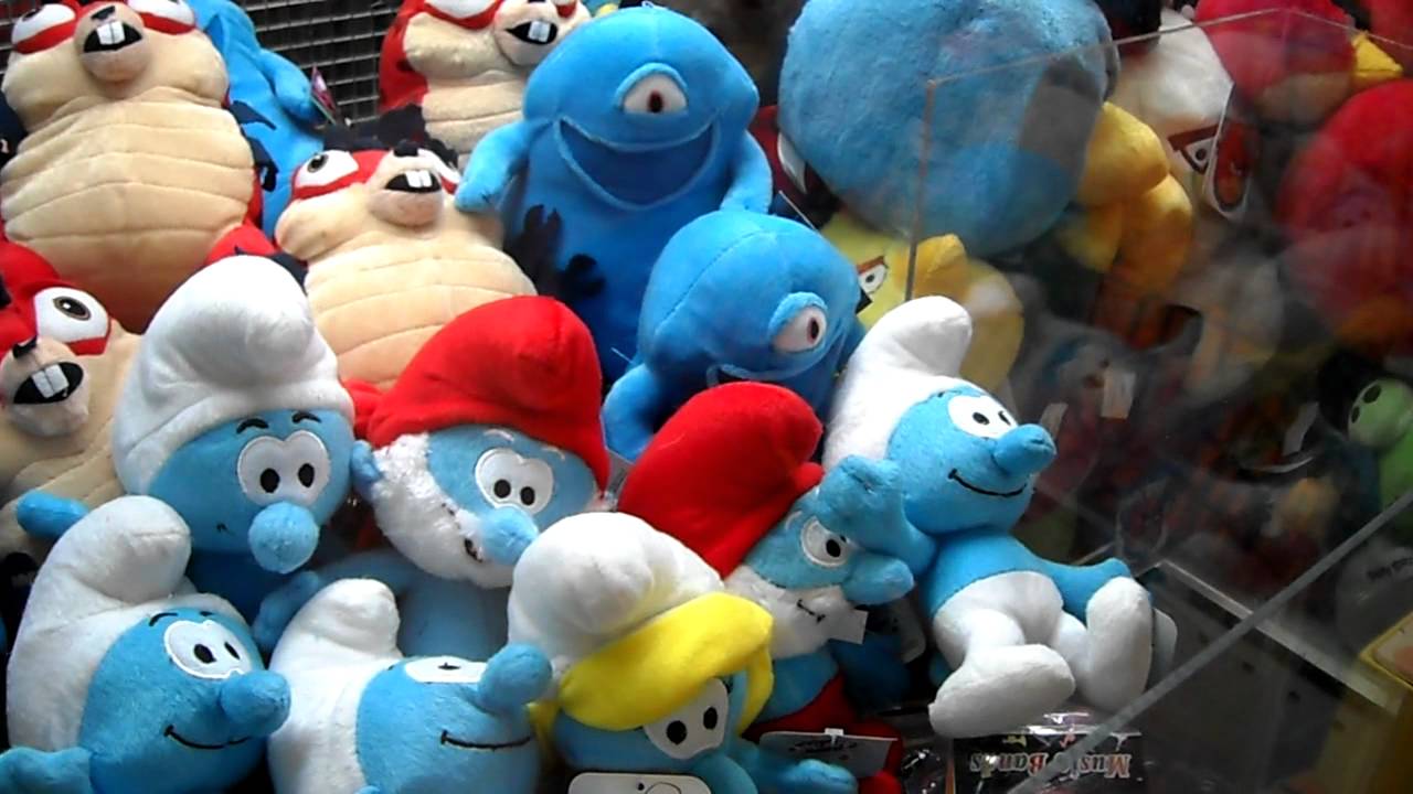 Attack The Claw Machine: Angry Birds and Smurfs - YouTube