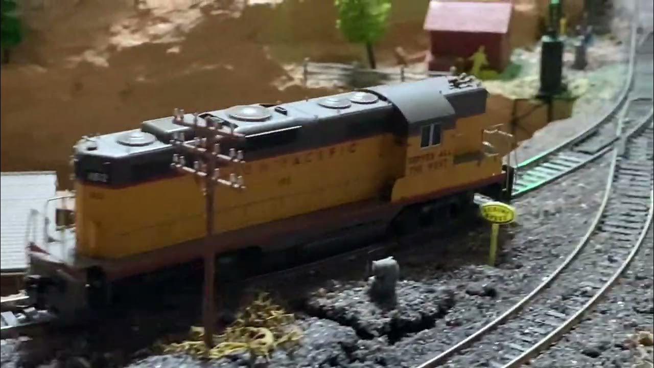 HO Scale PROTO 2000 GP7 DCC Ready Diesel Locomotive UP UNION PACIFIC #102 KADEE - YouTube