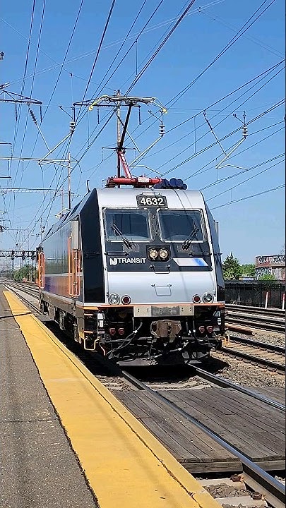 NJ ALP-46A #4632 Runs Lite Through Jersey Avenue #shorts #fyp - YouTube