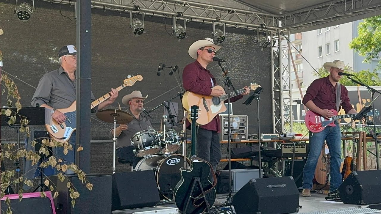 Red River Band - Live - Bayreuther Volksfest - YouTube