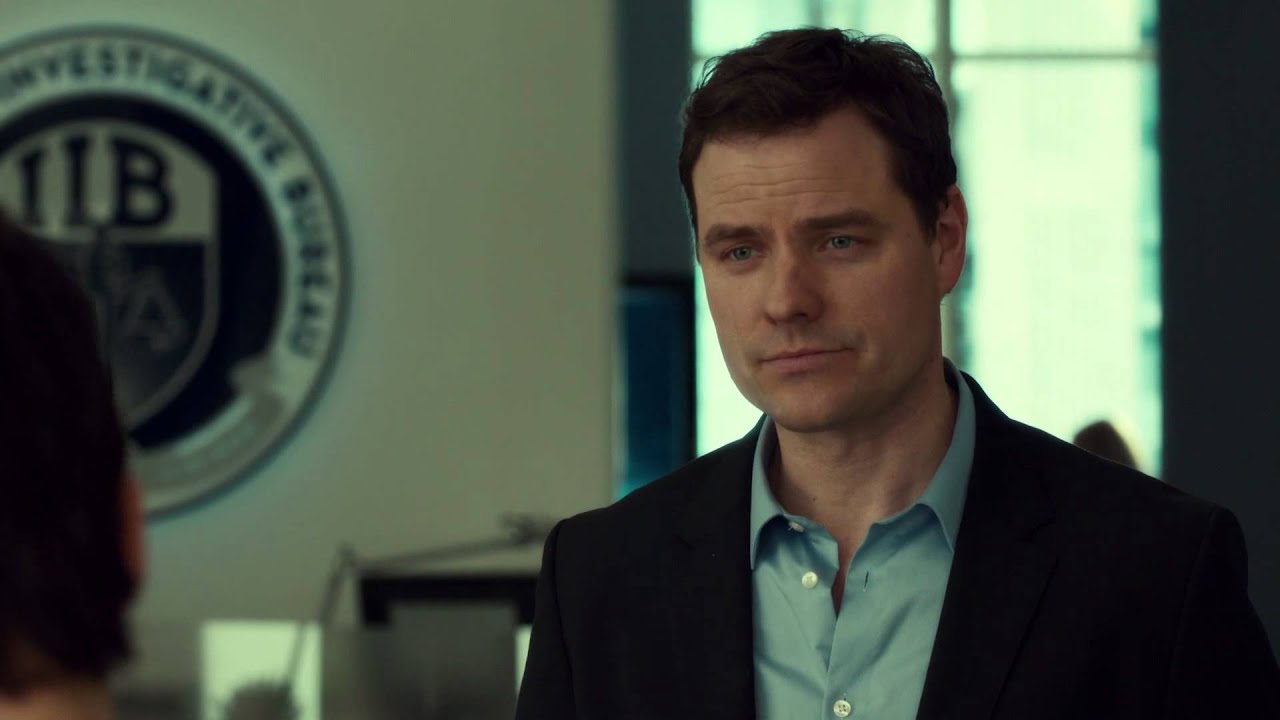 The Listener Sneak Peek: Toby Under a Microscope (Exclusive Video ...
