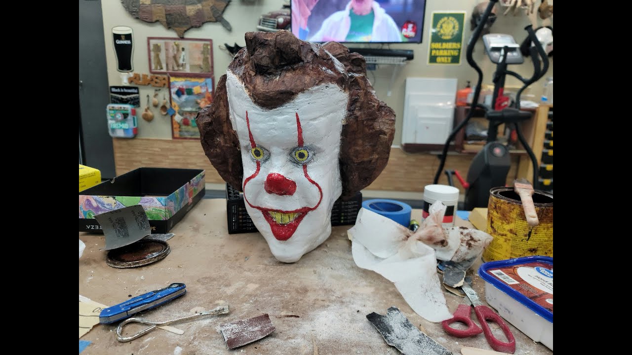 Epic Cardboard Props Pennywise " IT" - YouTube