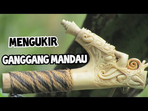 Proses membuat gagang Mandau Dayak, Carving Handle Amazing - YouTube