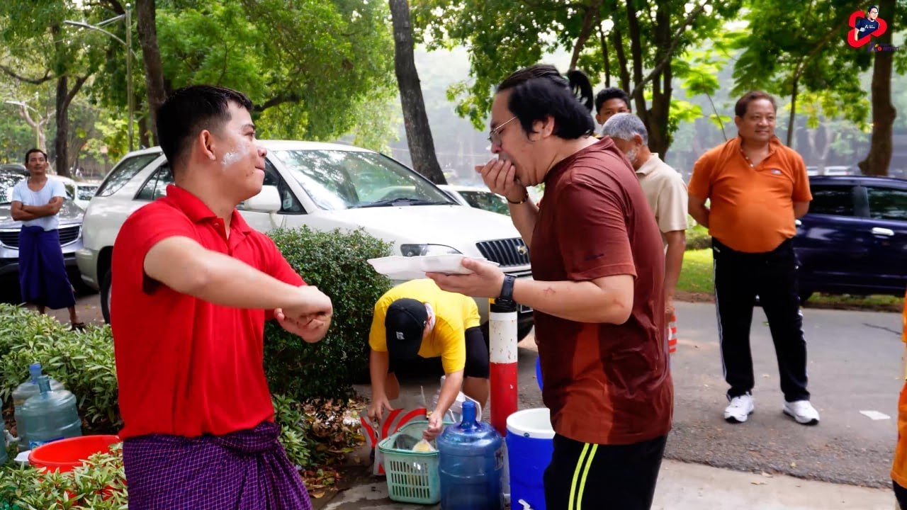 💦 Myanmar Thingyan Festival 💦 - Traditional Glutinous Rice Ball - YouTube