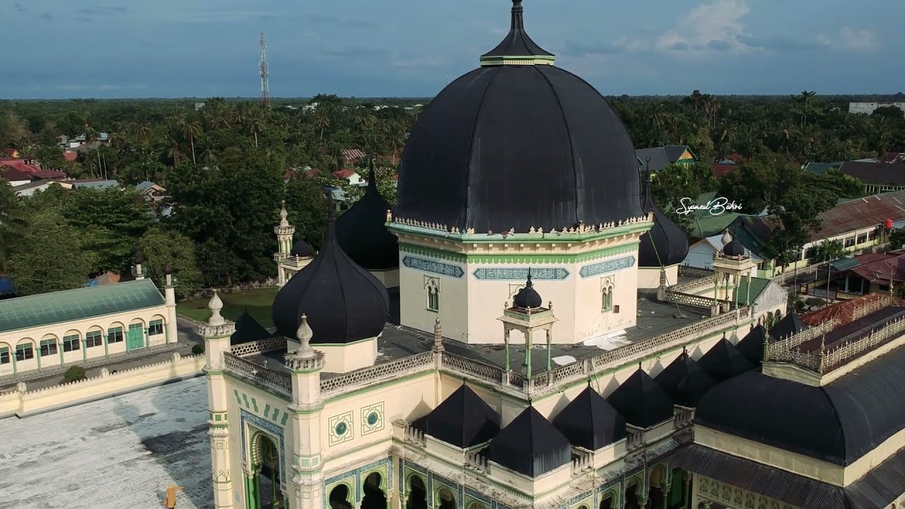 Masjid Azizi Tanjung Pura, Langkat - YouTube