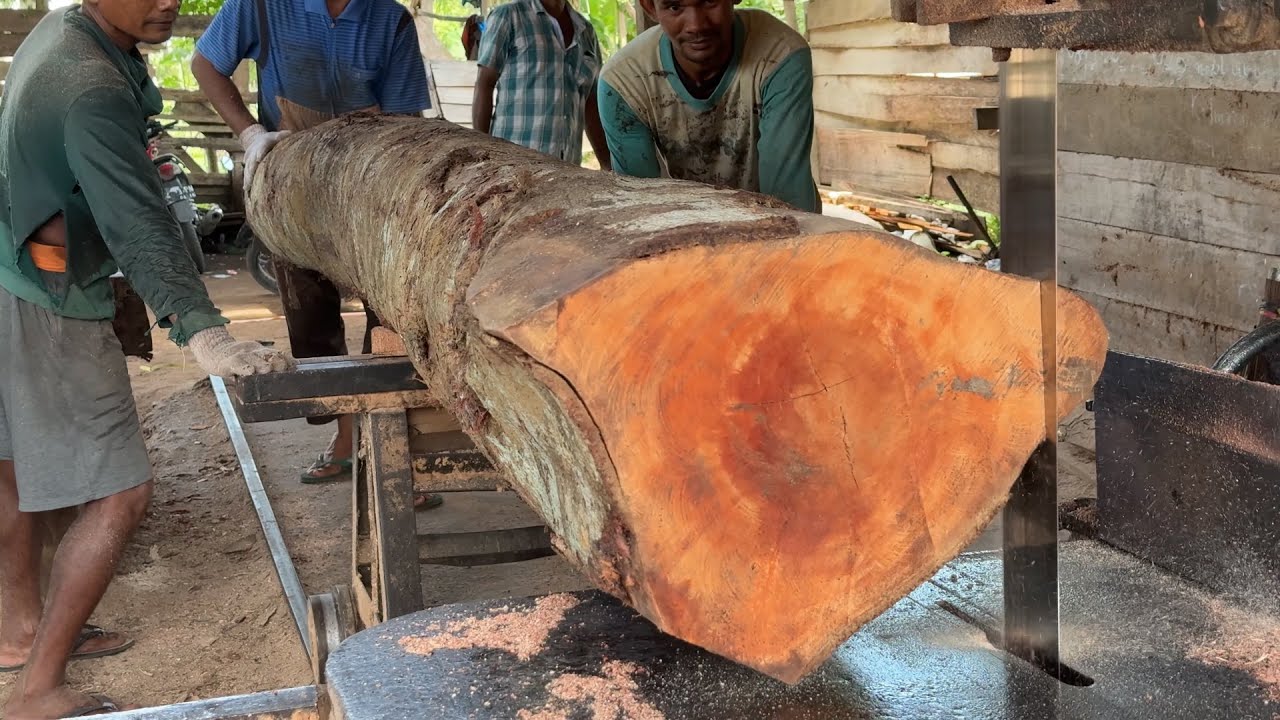 Easy Ways to Cut 2x20 Wood Using a Sawmill - YouTube