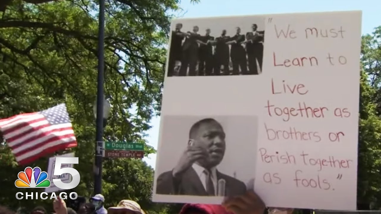 Demonstrators March to Dr. Martin Luther King’s Former Chicago Home ...